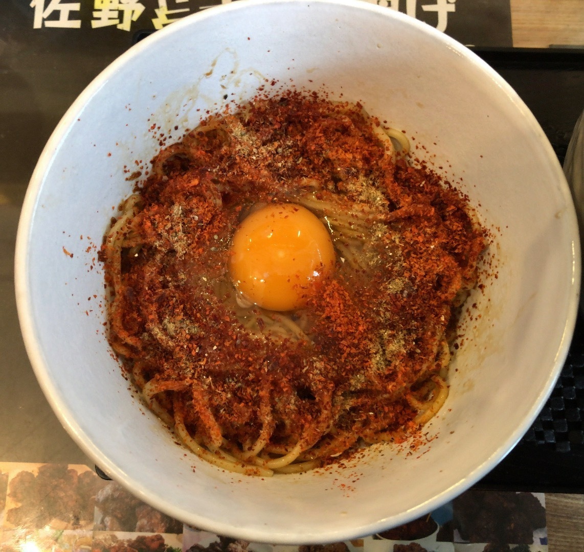土日営業の名店！単純に激うまスパイシーカレーラーメン〜24杯目仮)麺食堂: 工藤ハジメの墓石（はかいし）はラーメンどんぶりにしてくれ！
