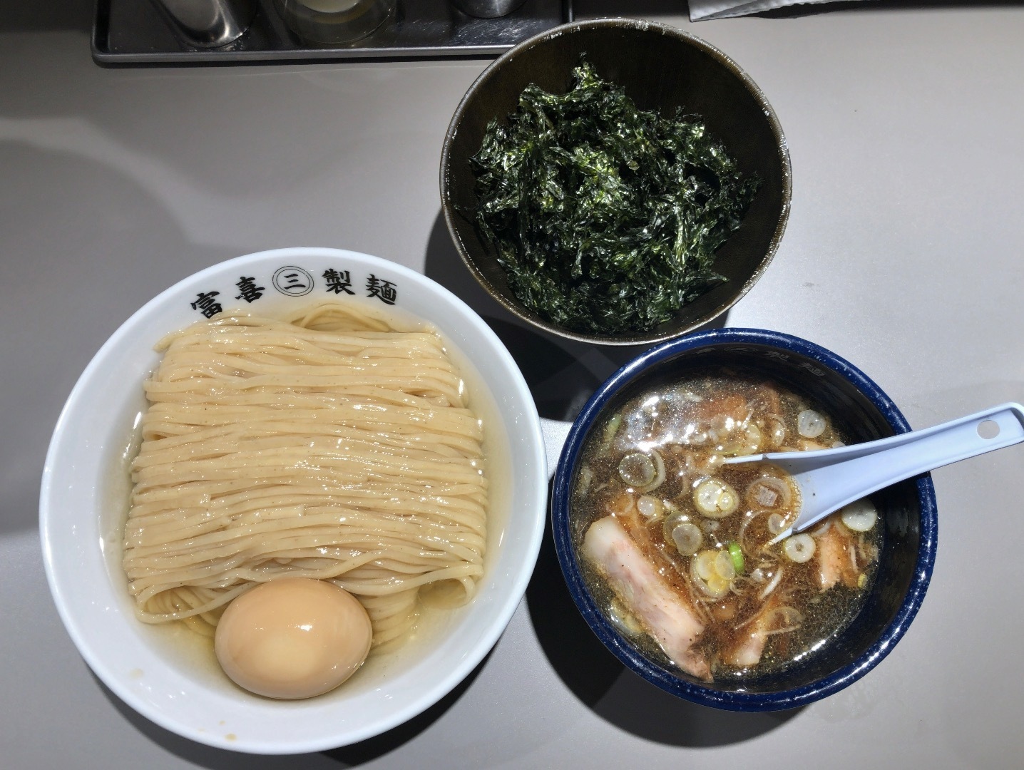 熊本からやってきた実にクオリティー高い麺〜254杯目富喜製麺研究所 六本木店: 工藤ハジメの墓石（はかいし）はラーメンどんぶりにしてくれ！